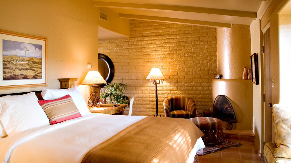 Spacious Suite With Sprawling Sunset Views, Jetted Tub, & Oversized Closets